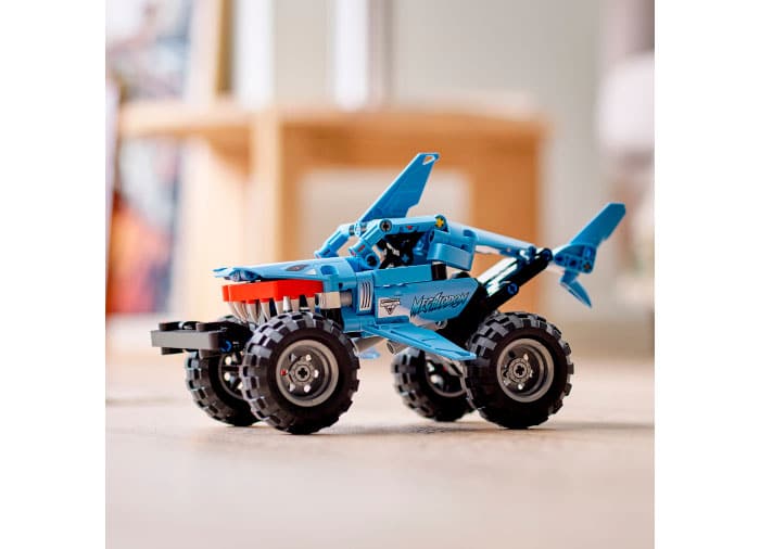 Monster Jam™ Megalodon™, LEGO Technic, 42134 - Mara and Tom
